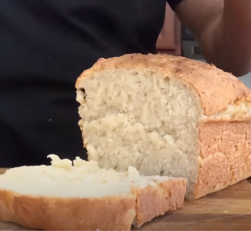 Mom shows how she makes 2-ingredient bread “without any yeast or kneading”